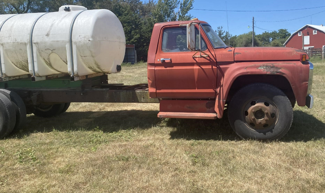 Tractor Zoom - 1970 Ford F600