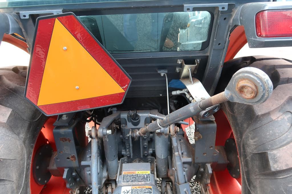 Tractor Zoom - 2013 Kubota L6060