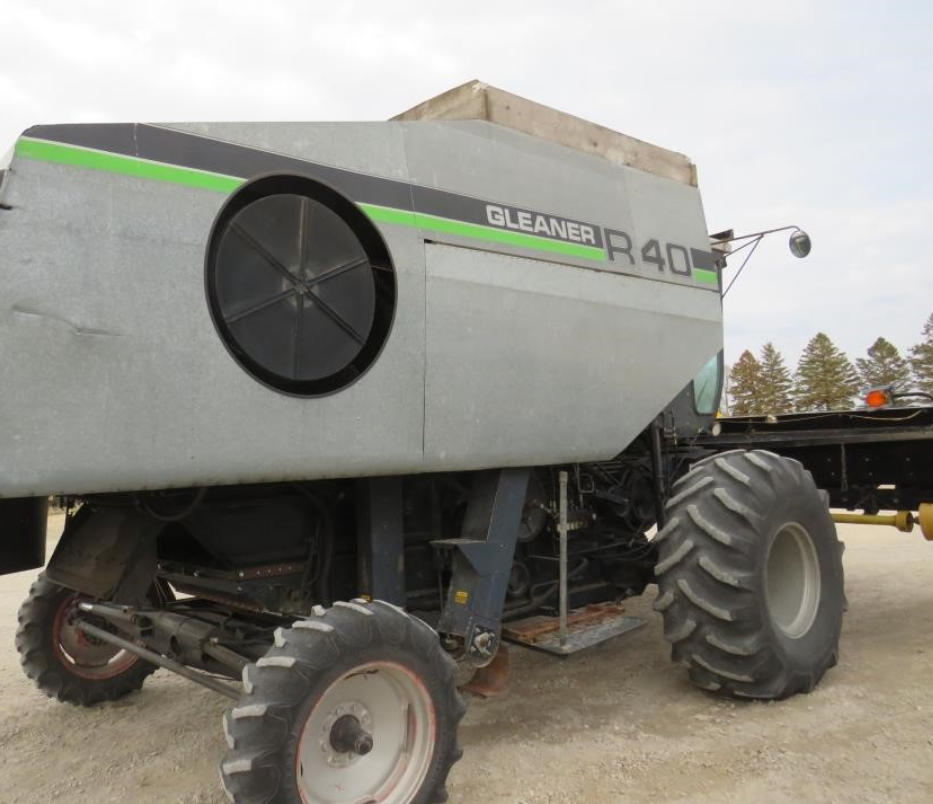 Tractor Zoom - Gleaner R40