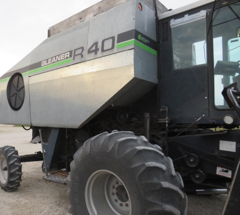 Tractor Zoom - Gleaner R40
