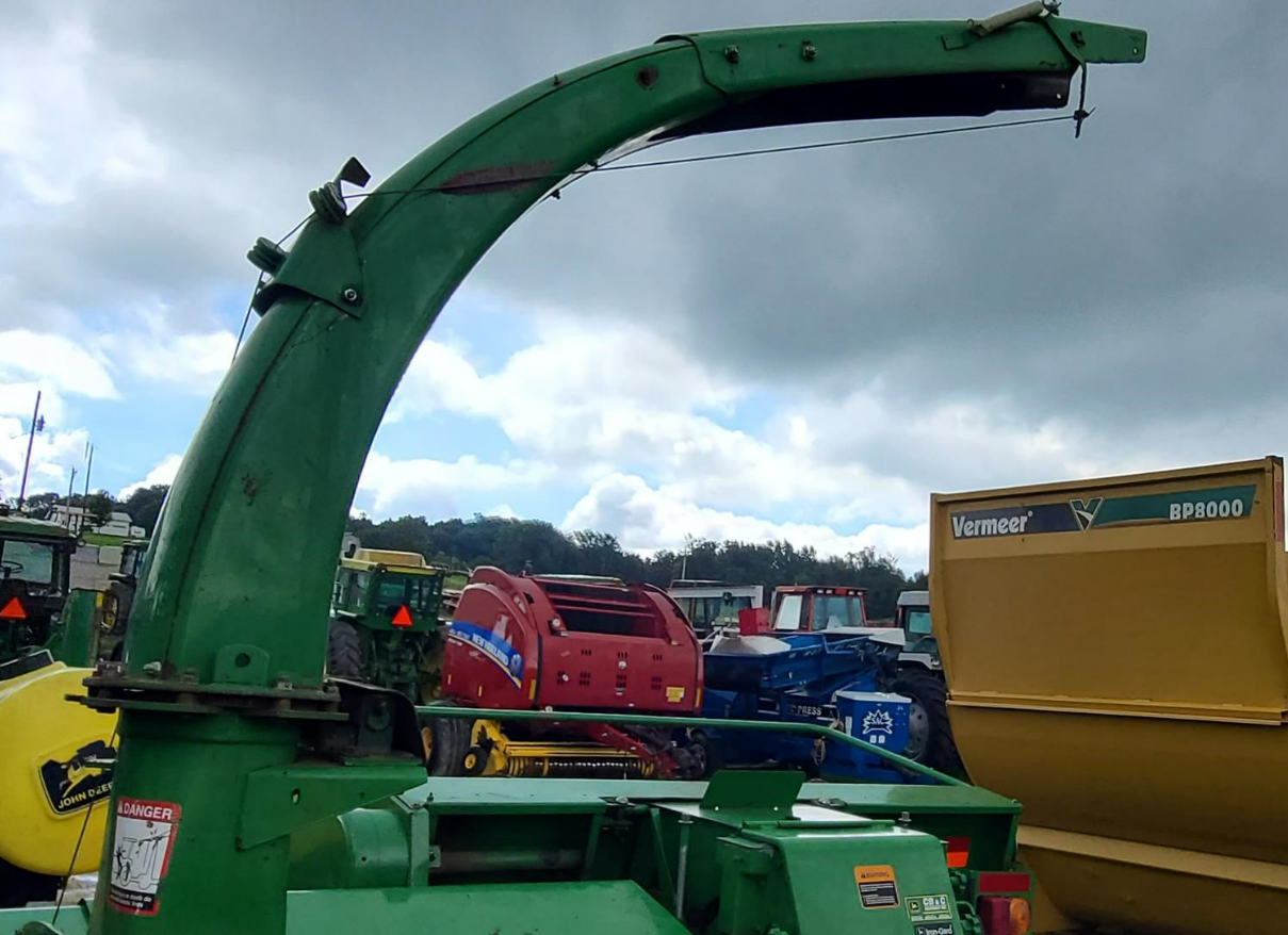 Tractor Zoom - John Deere 3950