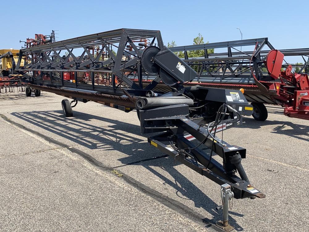 Tractor Zoom - MacDon Premier 1900