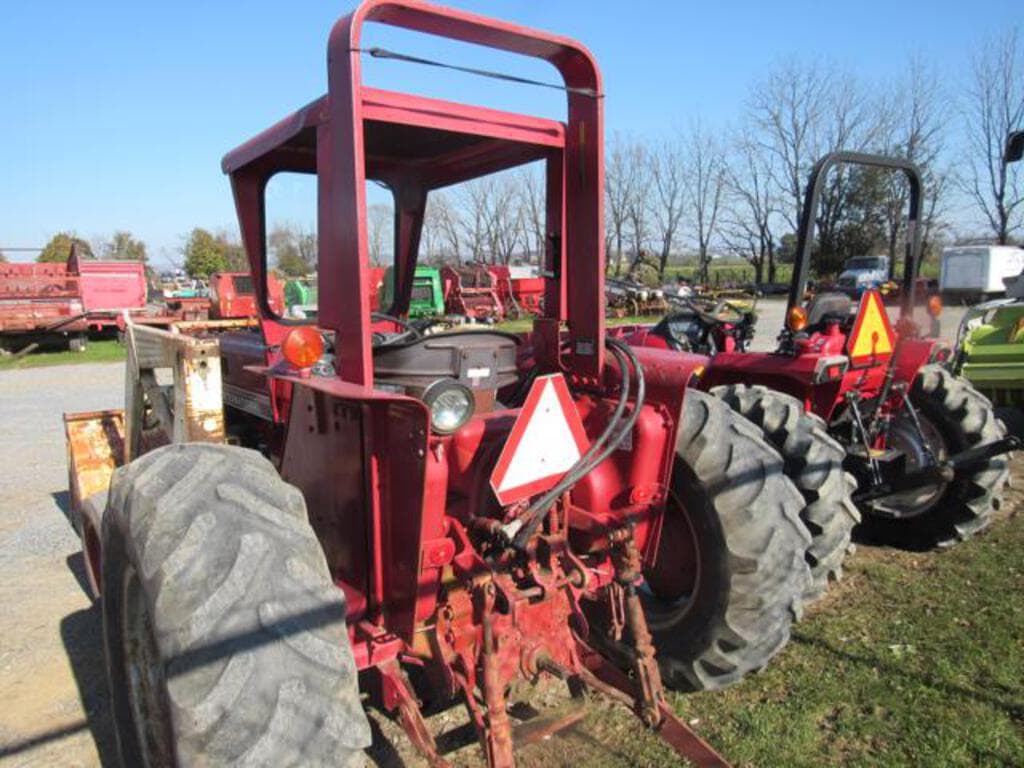 Tractor Zoom - International Harvester 385