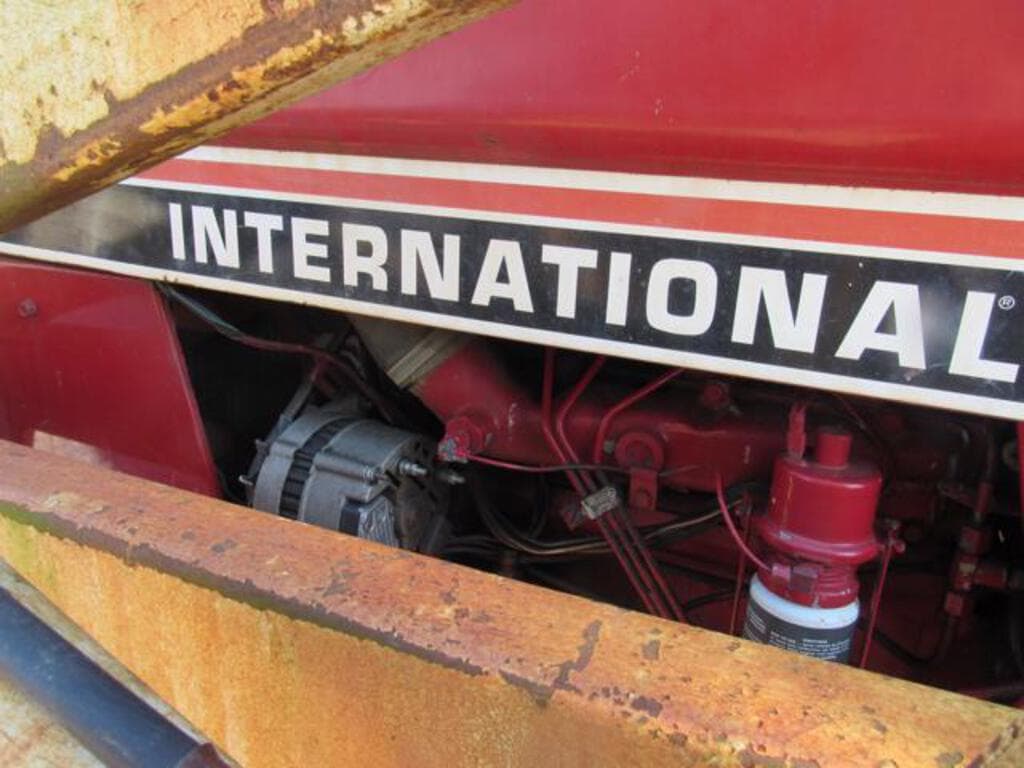 Tractor Zoom - International Harvester 385