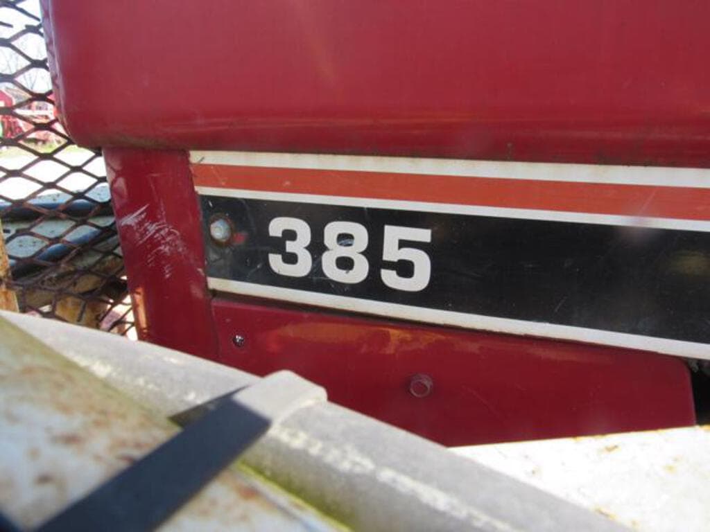 Tractor Zoom - International Harvester 385