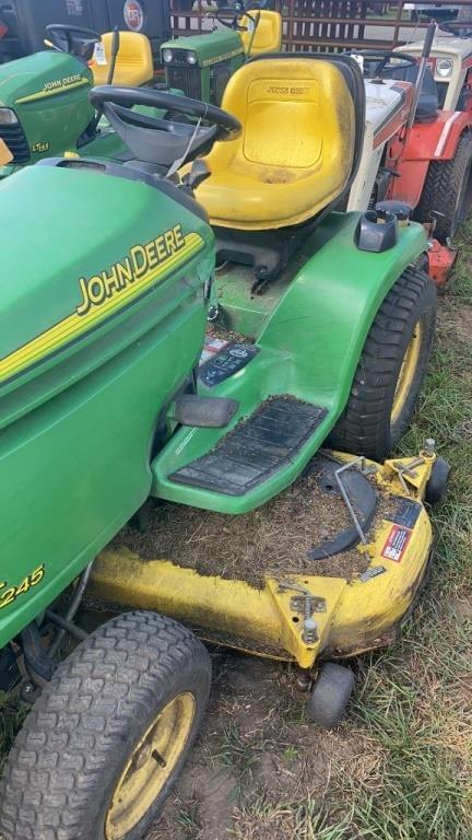 Tractor Zoom - John Deere GT245