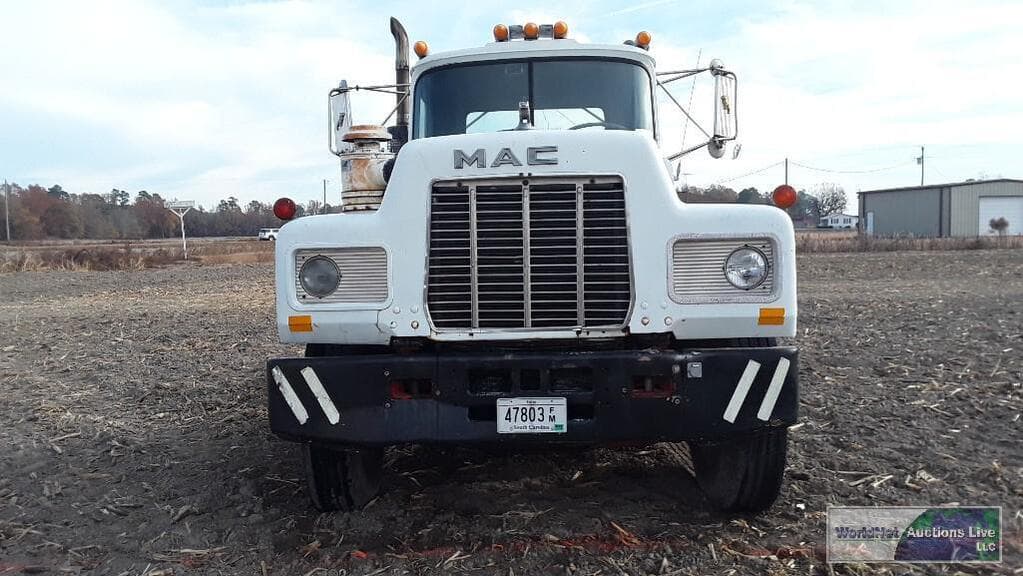 Tractor Zoom - 1985 Mack R688ST
