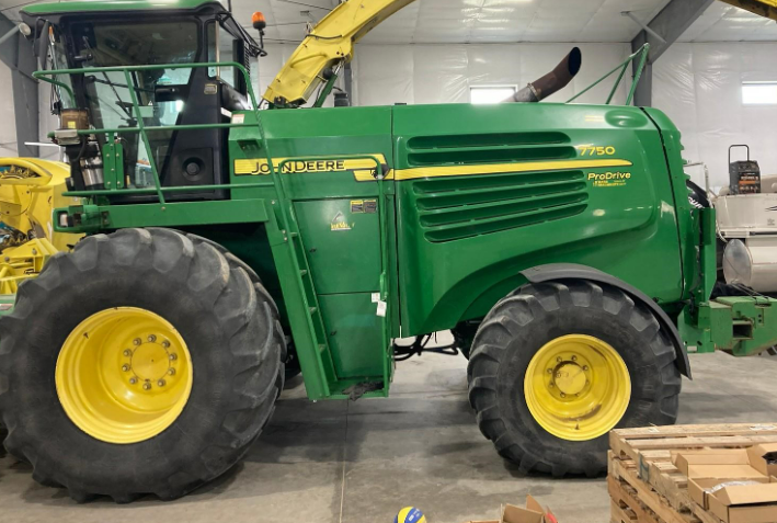 Tractor Zoom - 2011 John Deere 7750