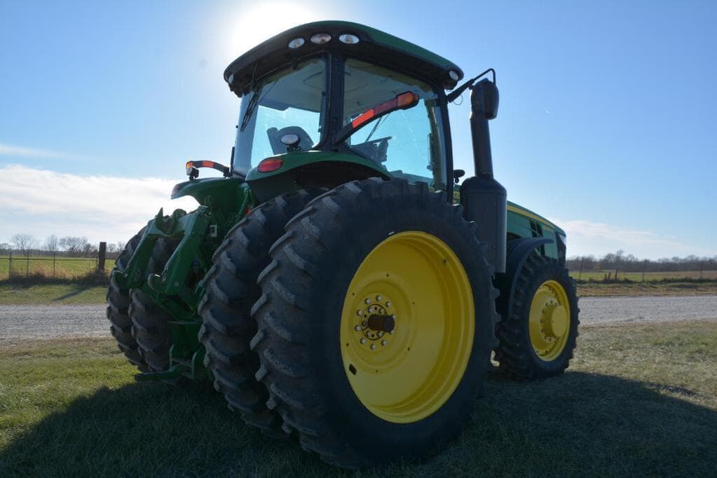 Tractor Zoom - 2012 John Deere 8235R
