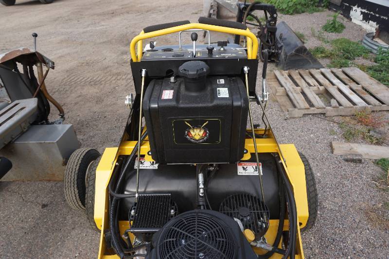 Tractor Zoom - 2022 Stinger QA3000