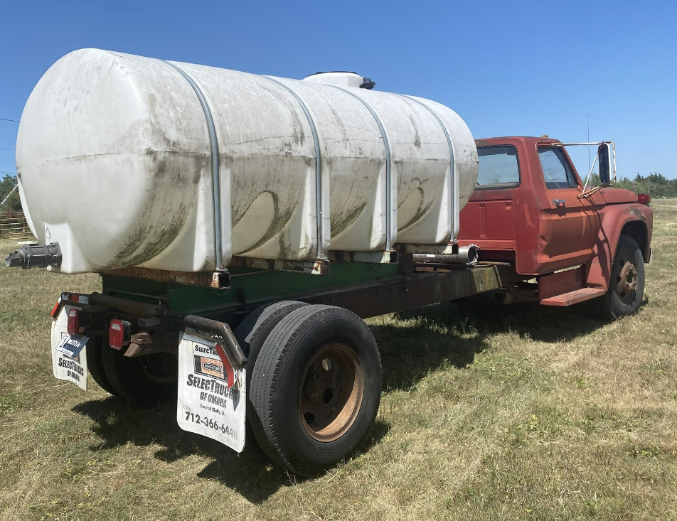 Tractor Zoom - 1970 Ford F600