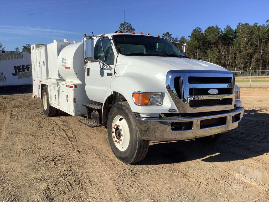Tractor Zoom - 2008 Ford F-750