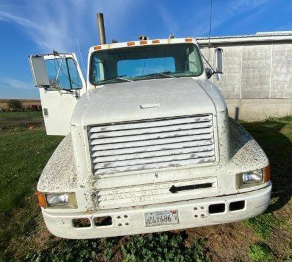 Tractor Zoom - 1997 International 8000