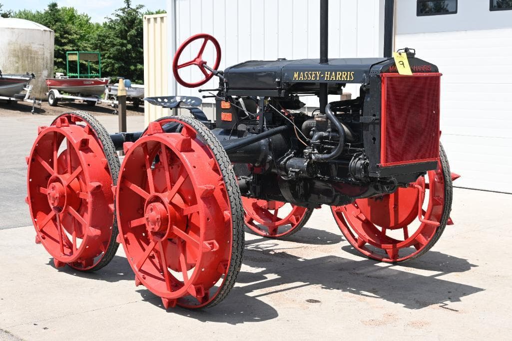 Tractor Zoom - 1930 Massey-Harris GP