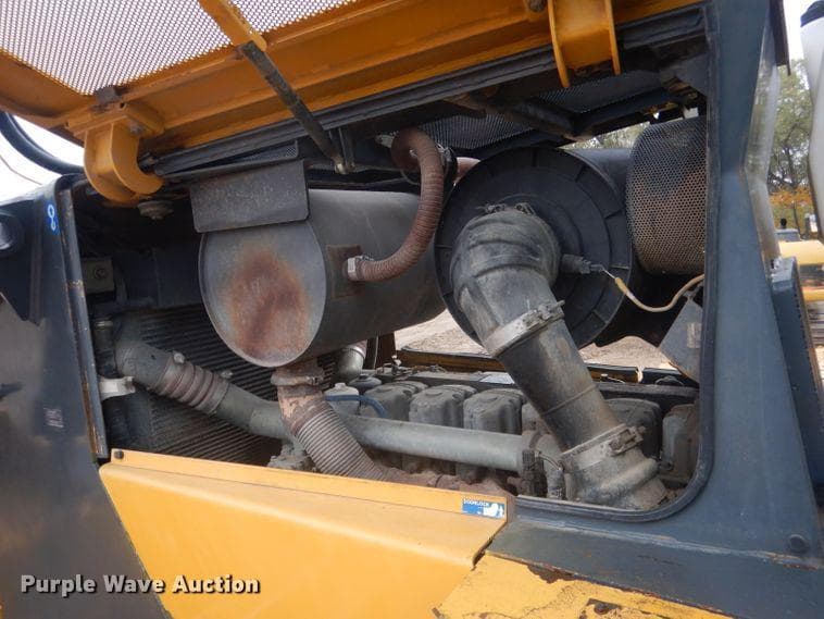 Tractor Zoom - 2009 John Deere 1050J