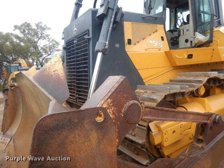 Tractor Zoom - 2009 John Deere 1050J