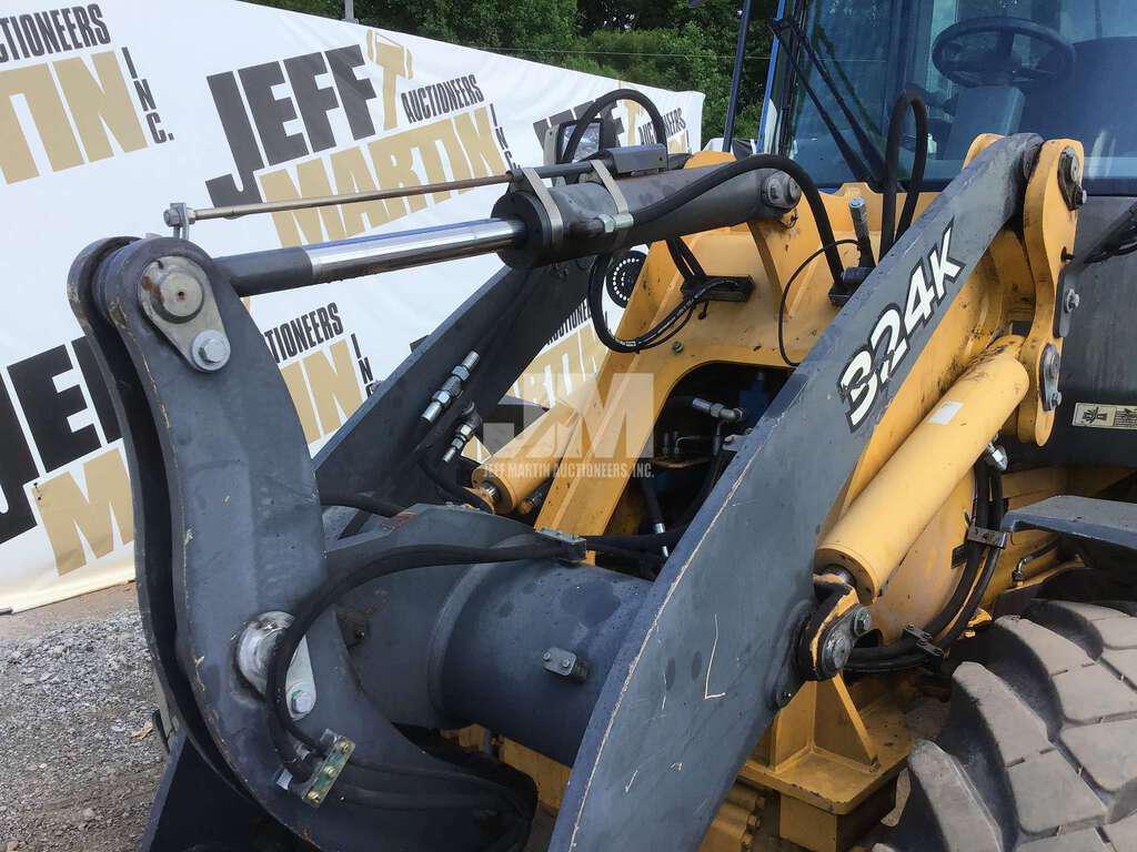 Tractor Zoom - 2017 John Deere 324K