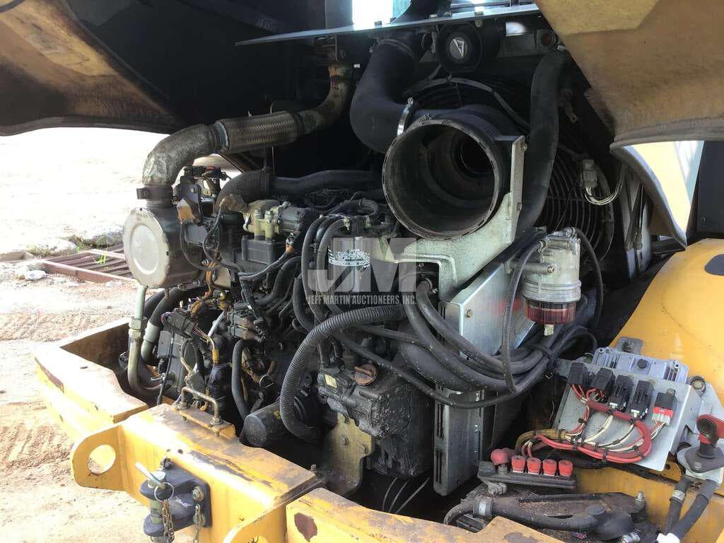 Tractor Zoom - 2017 John Deere 324K