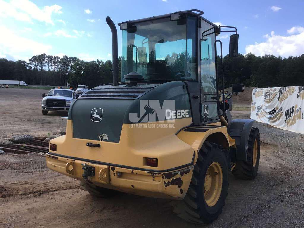 Tractor Zoom - 2017 John Deere 324K