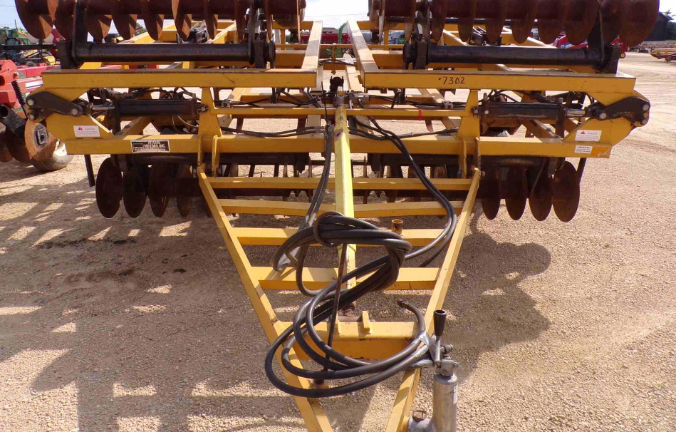 Tractor Zoom - Landoll Soil Master