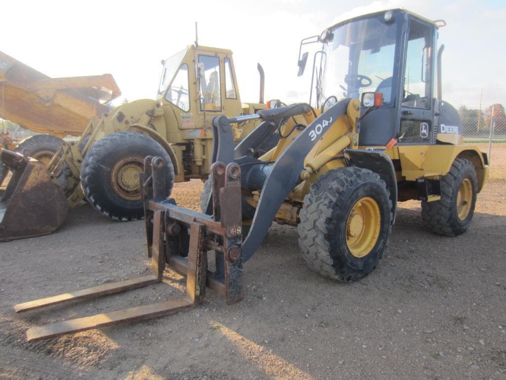 Tractor Zoom - 2007 John Deere 304J