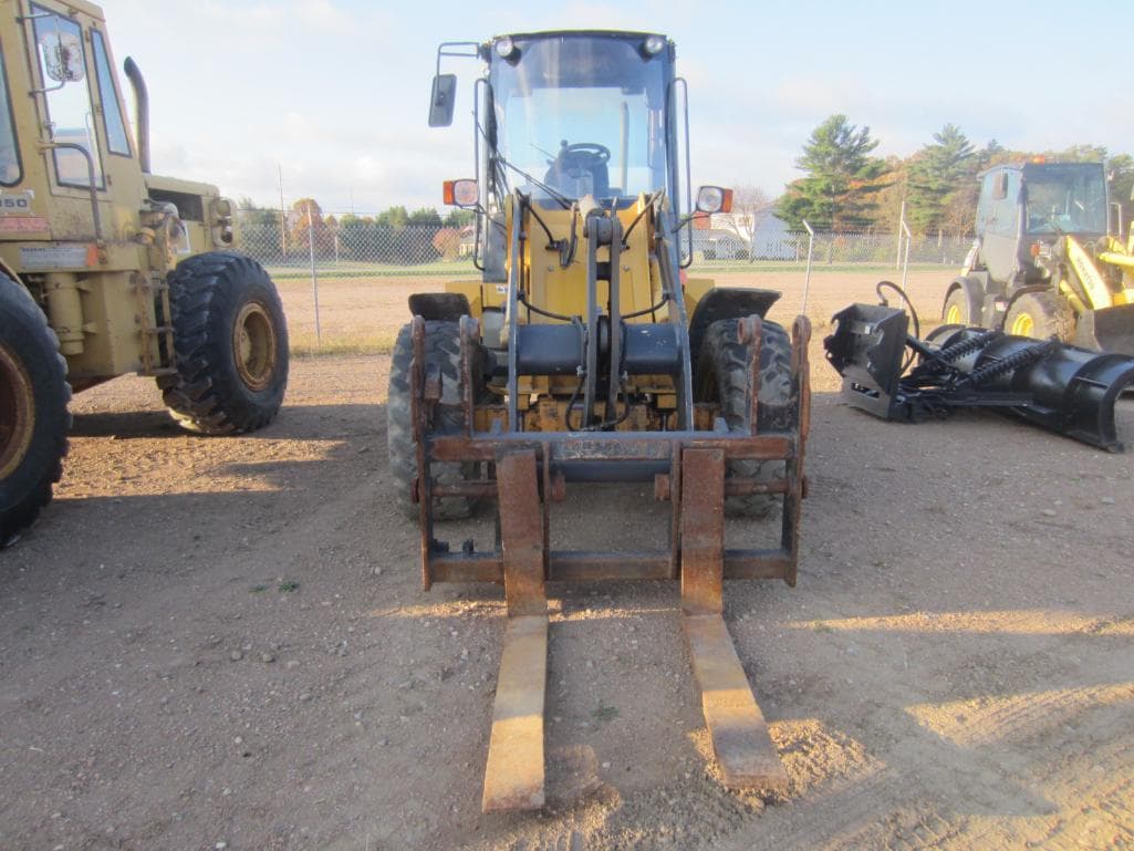 Tractor Zoom - 2007 John Deere 304J