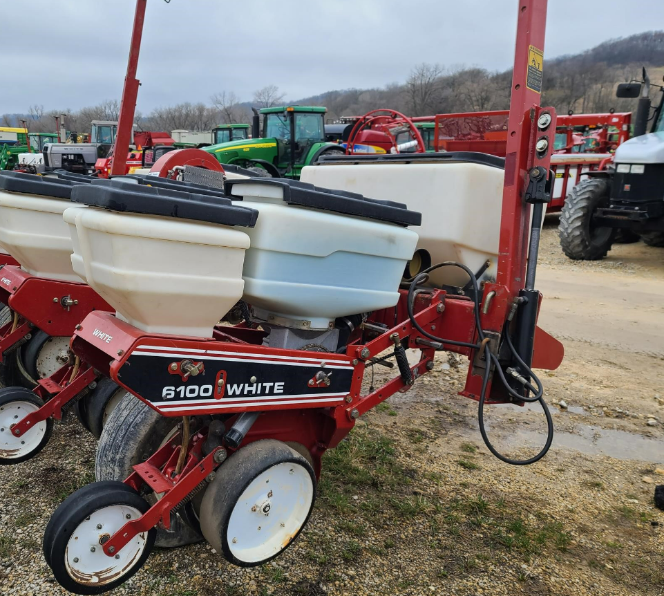 Tractor Zoom - White 6100