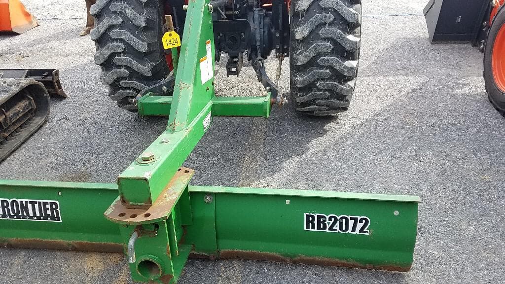 Tractor Zoom - Frontier RB2072