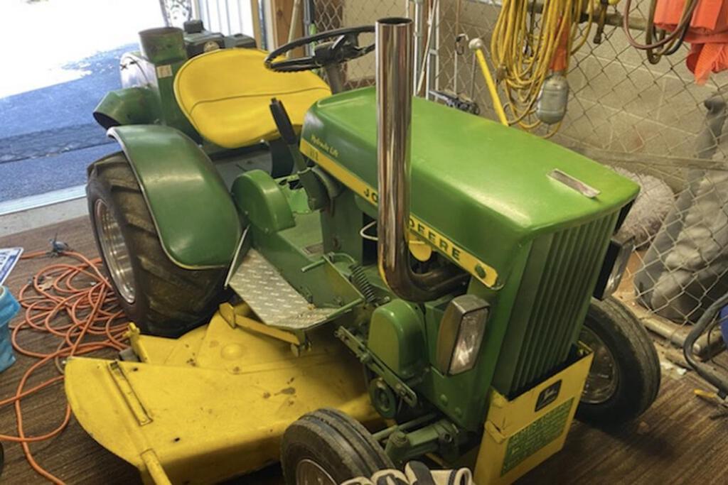 Tractor Zoom - John Deere 112L