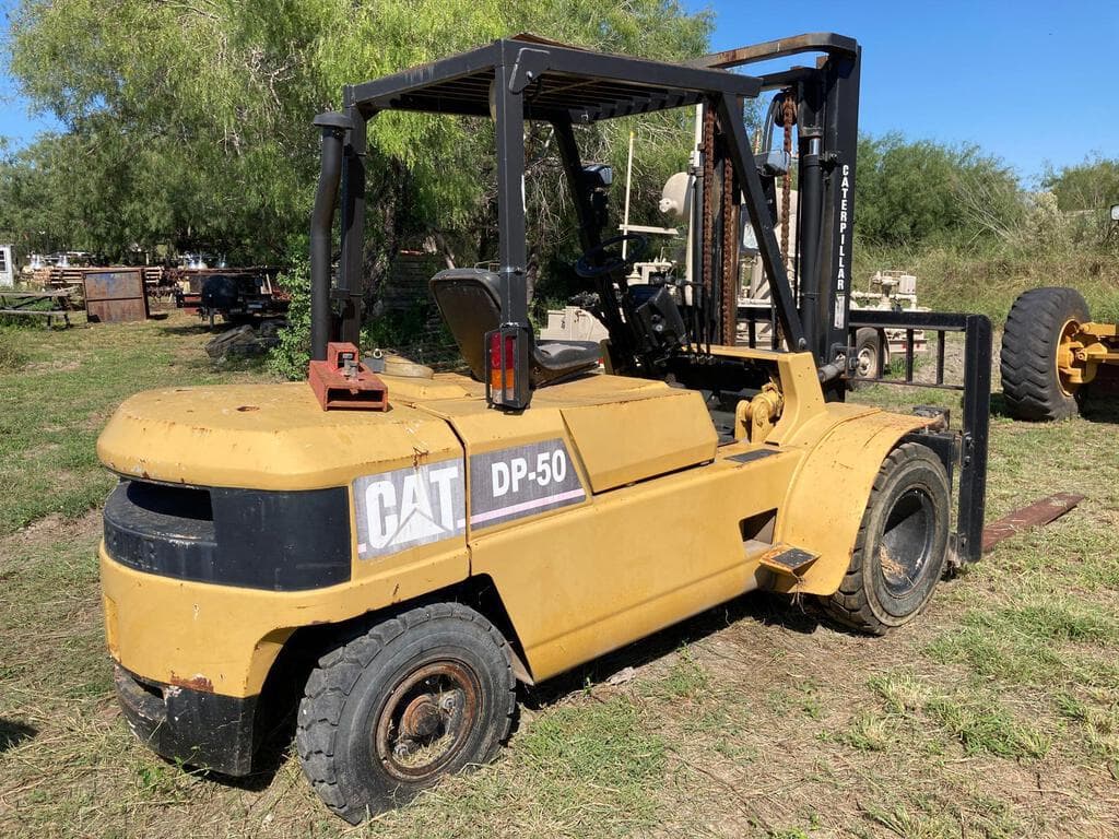 Tractor Zoom - Caterpillar DP50