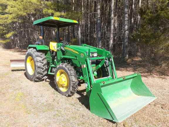Tractor Zoom - 2011 John Deere 5065E