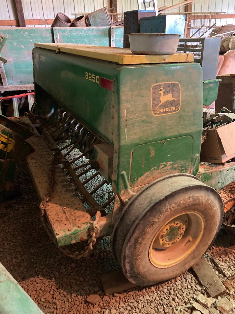 Tractor Zoom - John Deere 8250