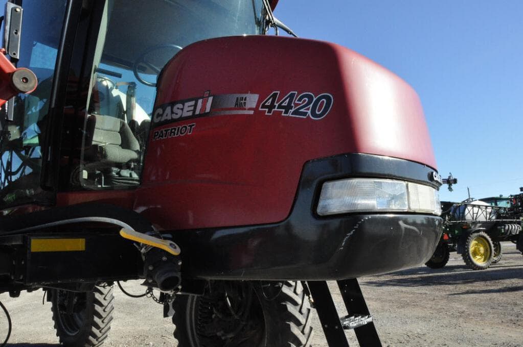 Tractor Zoom - Case IH Patriot 4420