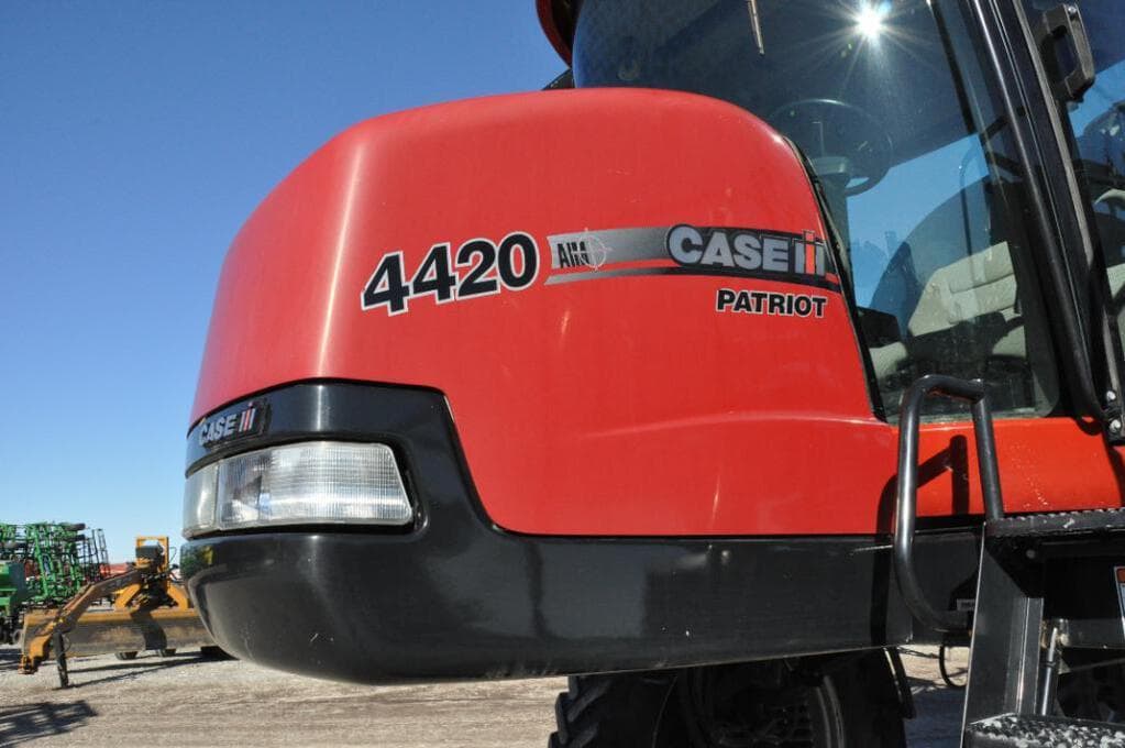 Tractor Zoom - Case IH Patriot 4420