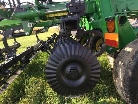 Tractor Zoom - 2021 John Deere 2660VT