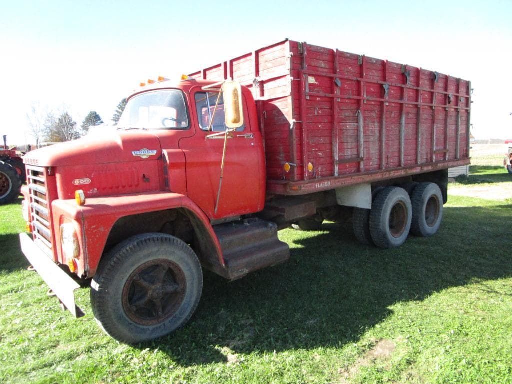 Tractor Zoom - Dodge 800