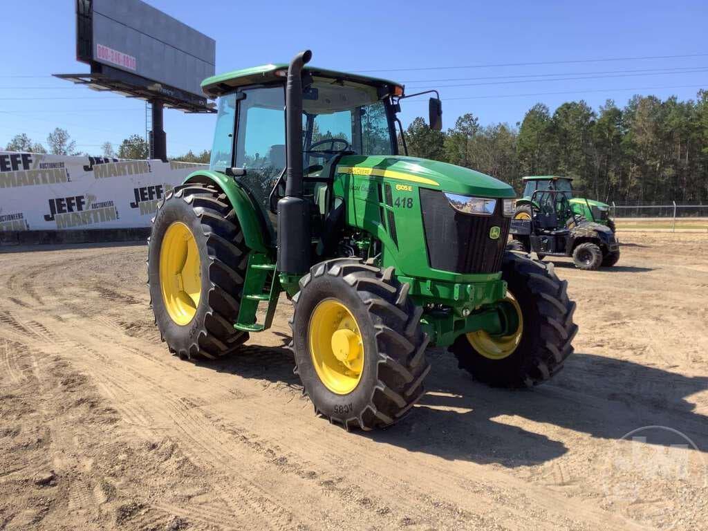 Tractor Zoom - 2019 John Deere 6105E