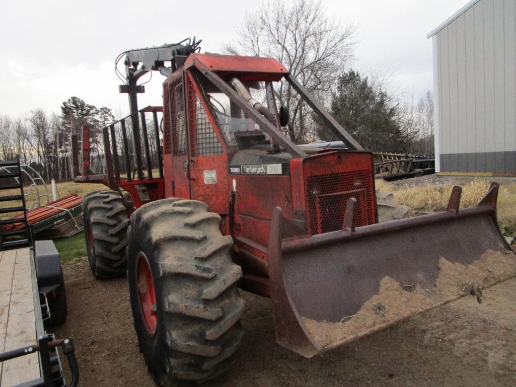Tractor Zoom - Timberjack 230