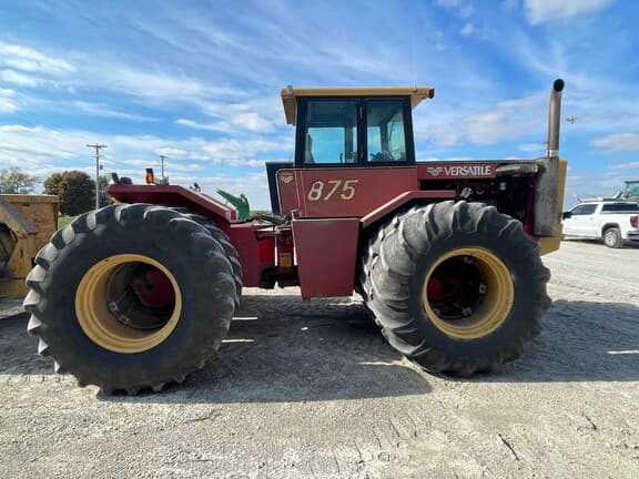 Tractor Zoom - 1981 Versatile 875