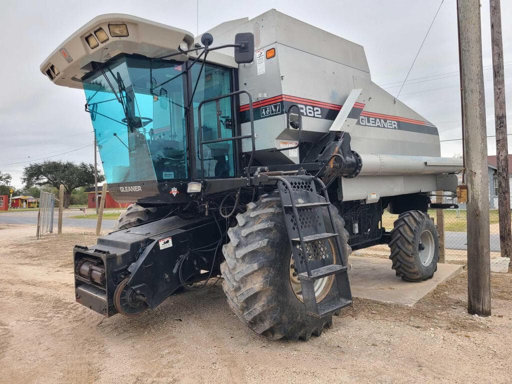 Tractor Zoom - Gleaner R62