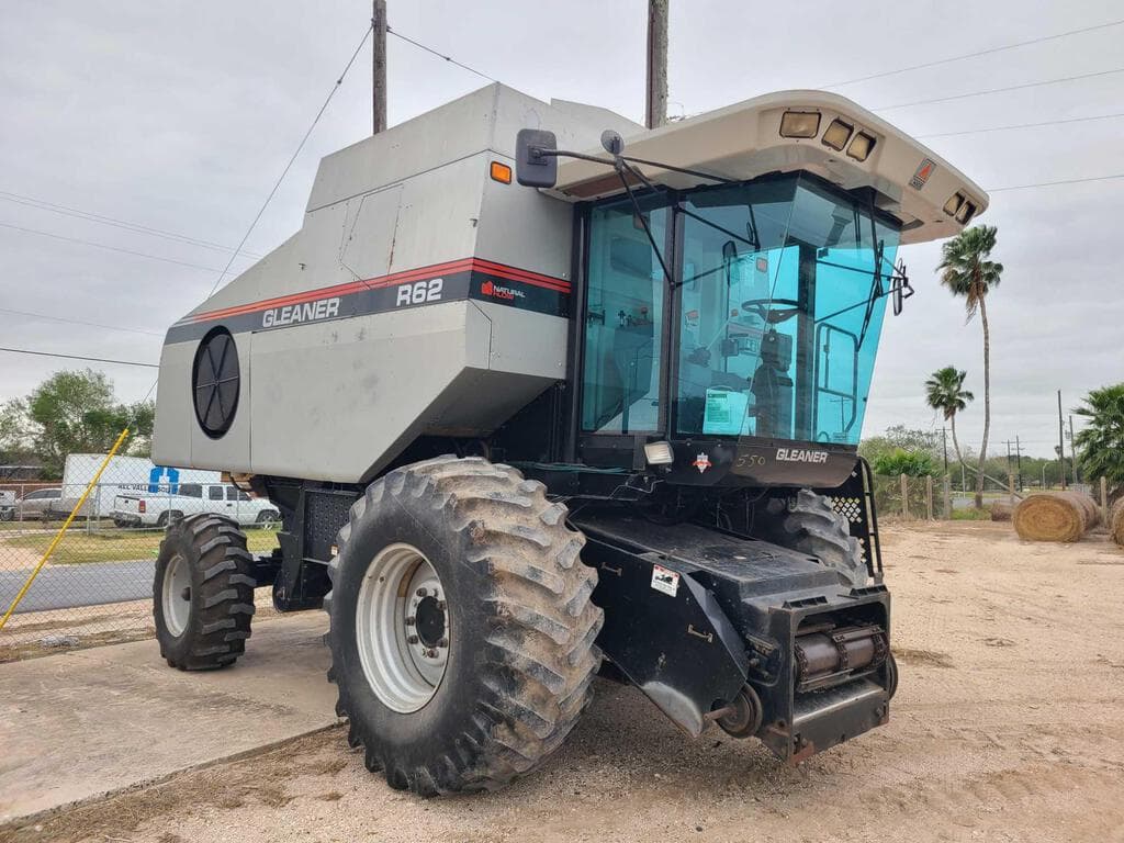 Tractor Zoom - Gleaner R62