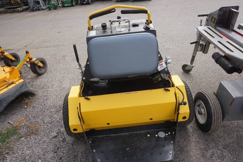 Tractor Zoom - 2022 Stinger QA3000