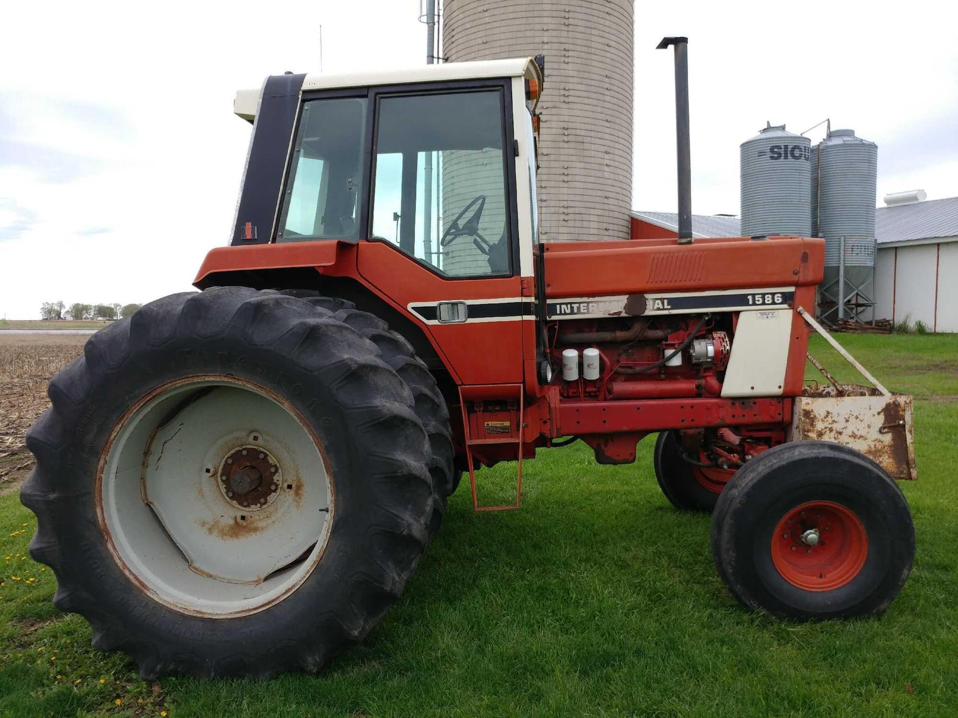 Tractor Zoom - International Harvester 1586
