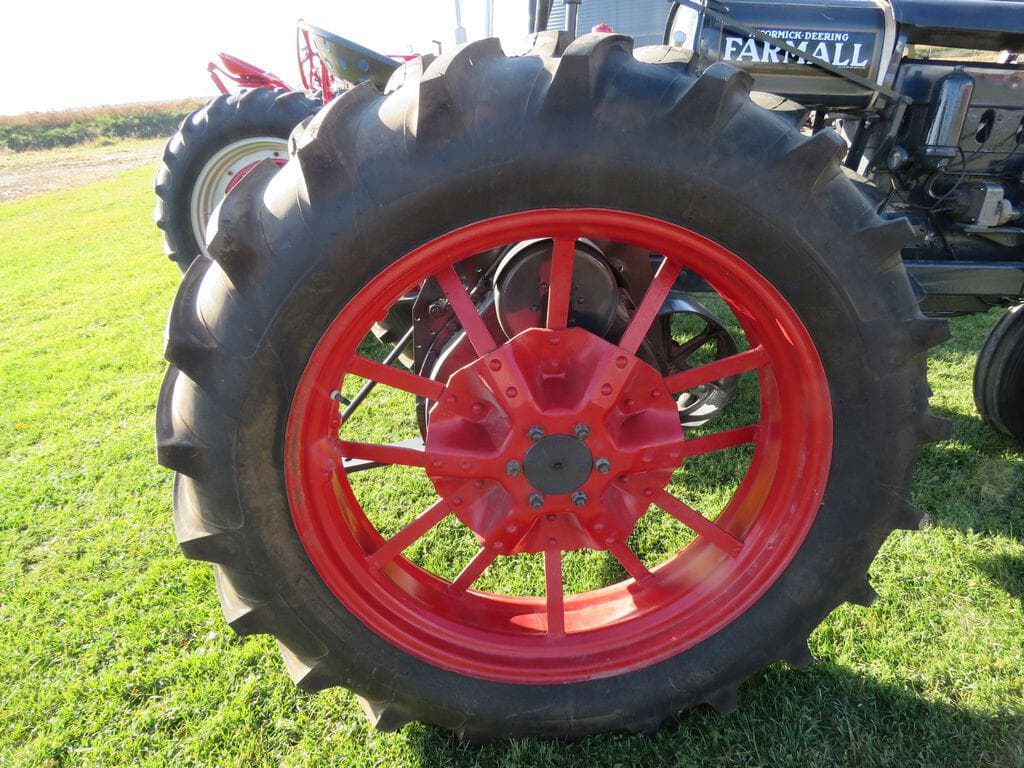 Tractor Zoom - 1930 Farmall Regular