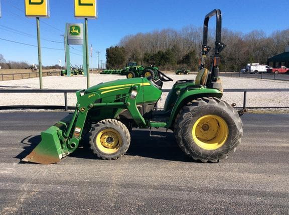 Tractor Zoom - 2018 John Deere 3038E