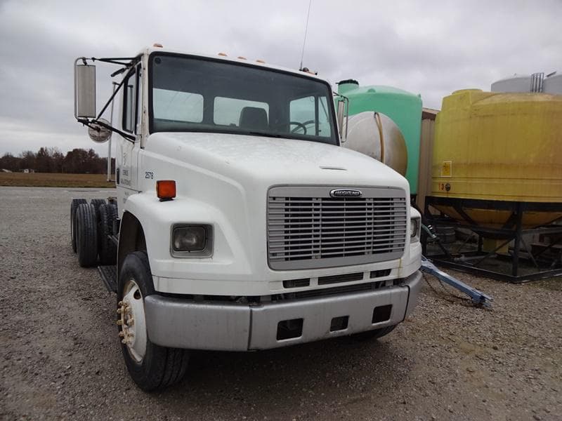 Tractor Zoom - 1998 Freightliner FL106