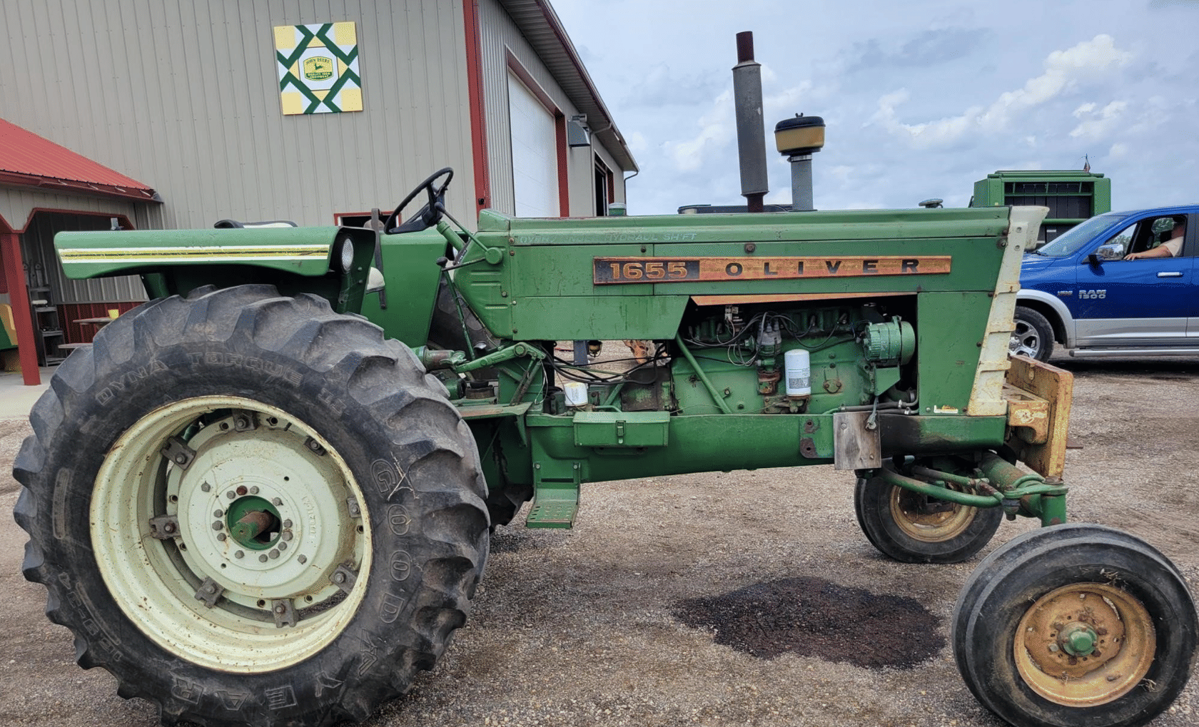 Tractor Zoom - 1974 Oliver 1655