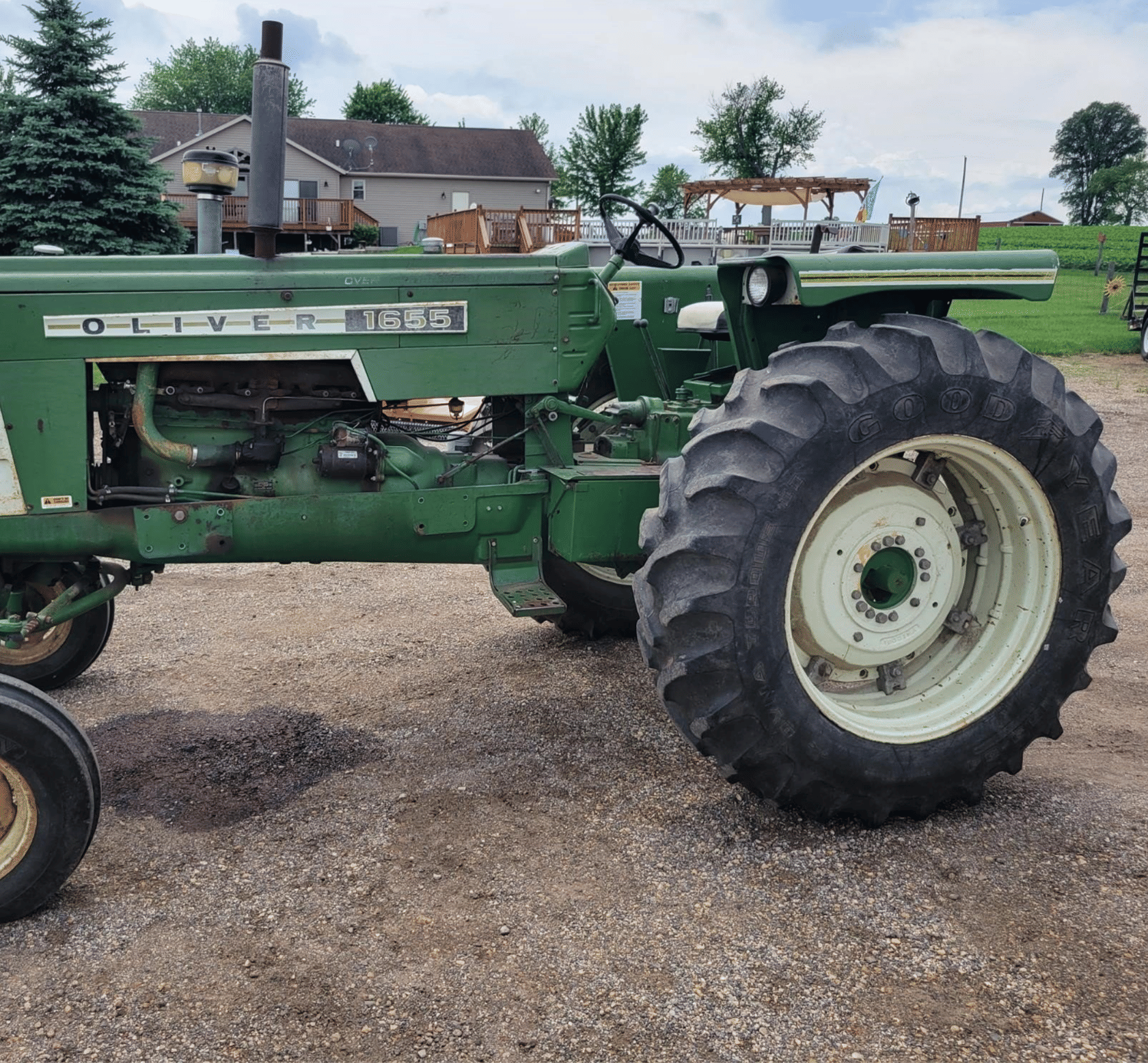 Tractor Zoom - 1974 Oliver 1655