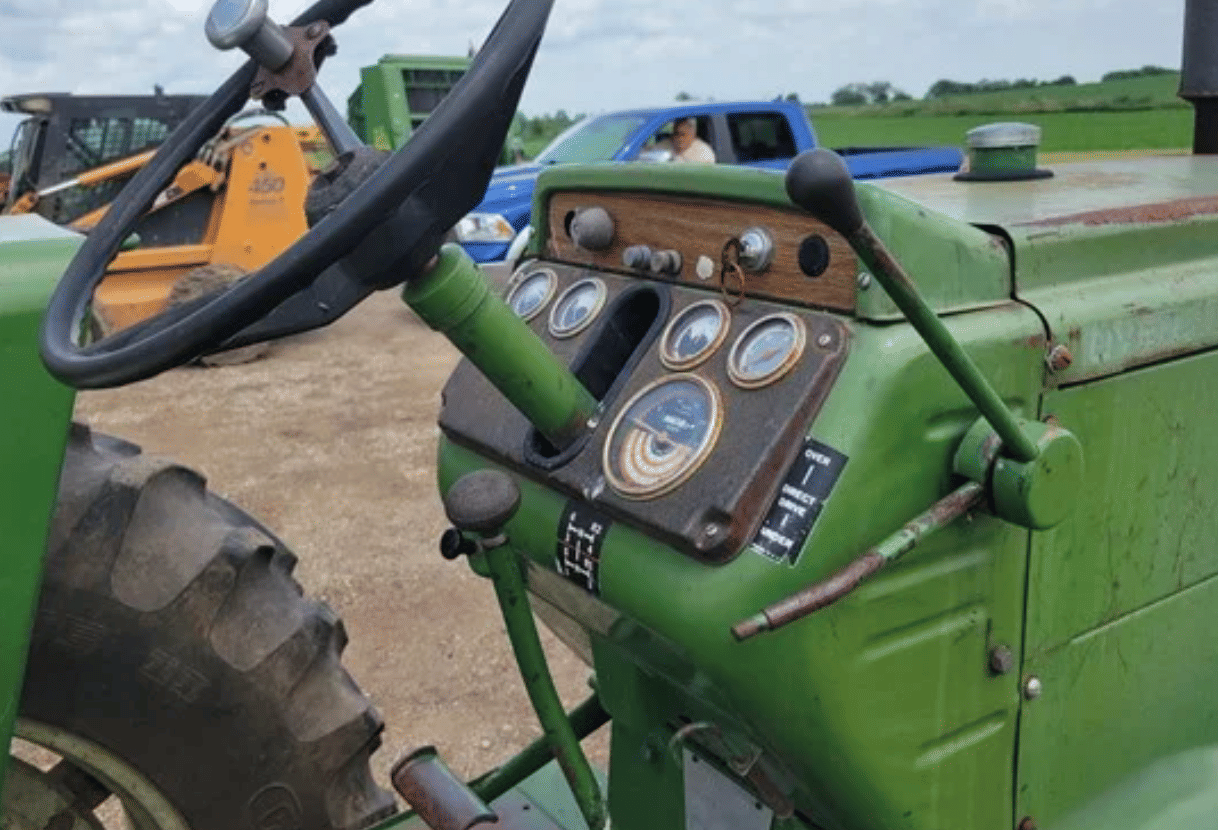 Tractor Zoom - 1974 Oliver 1655
