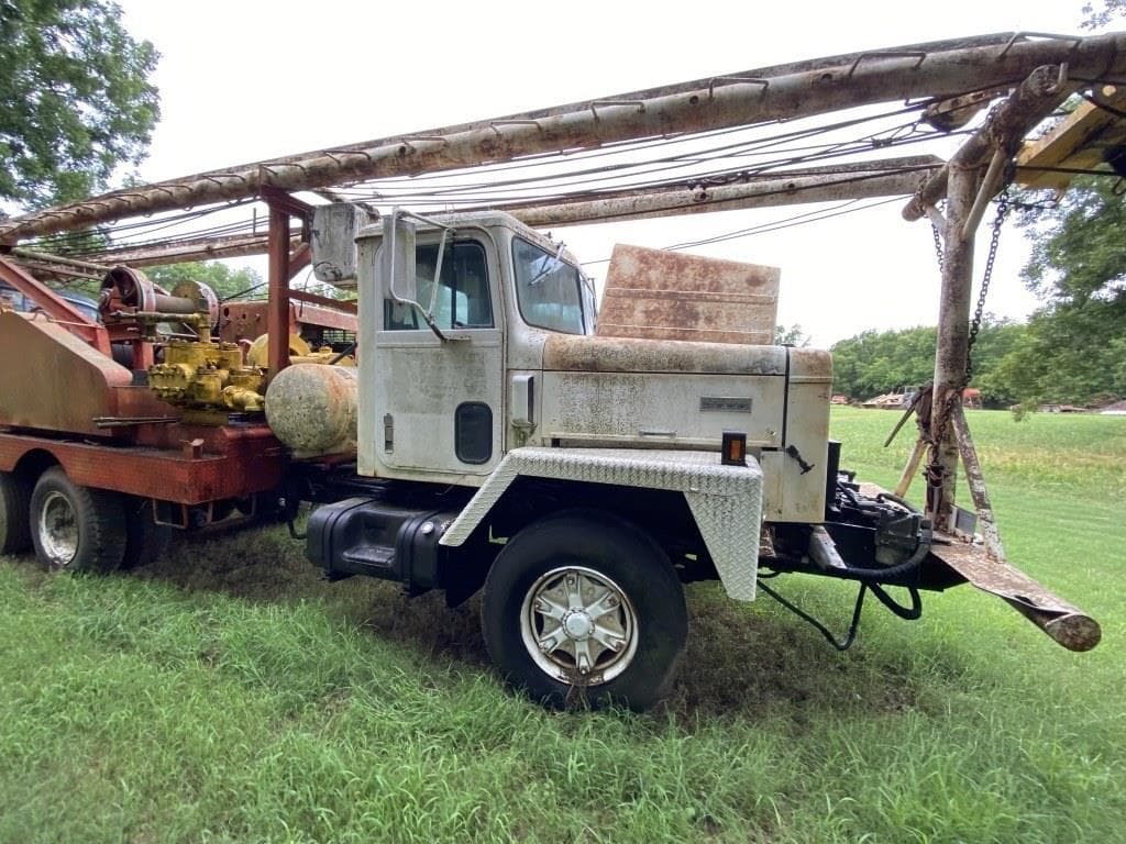 Tractor Zoom - 1975 International Paystar 5000
